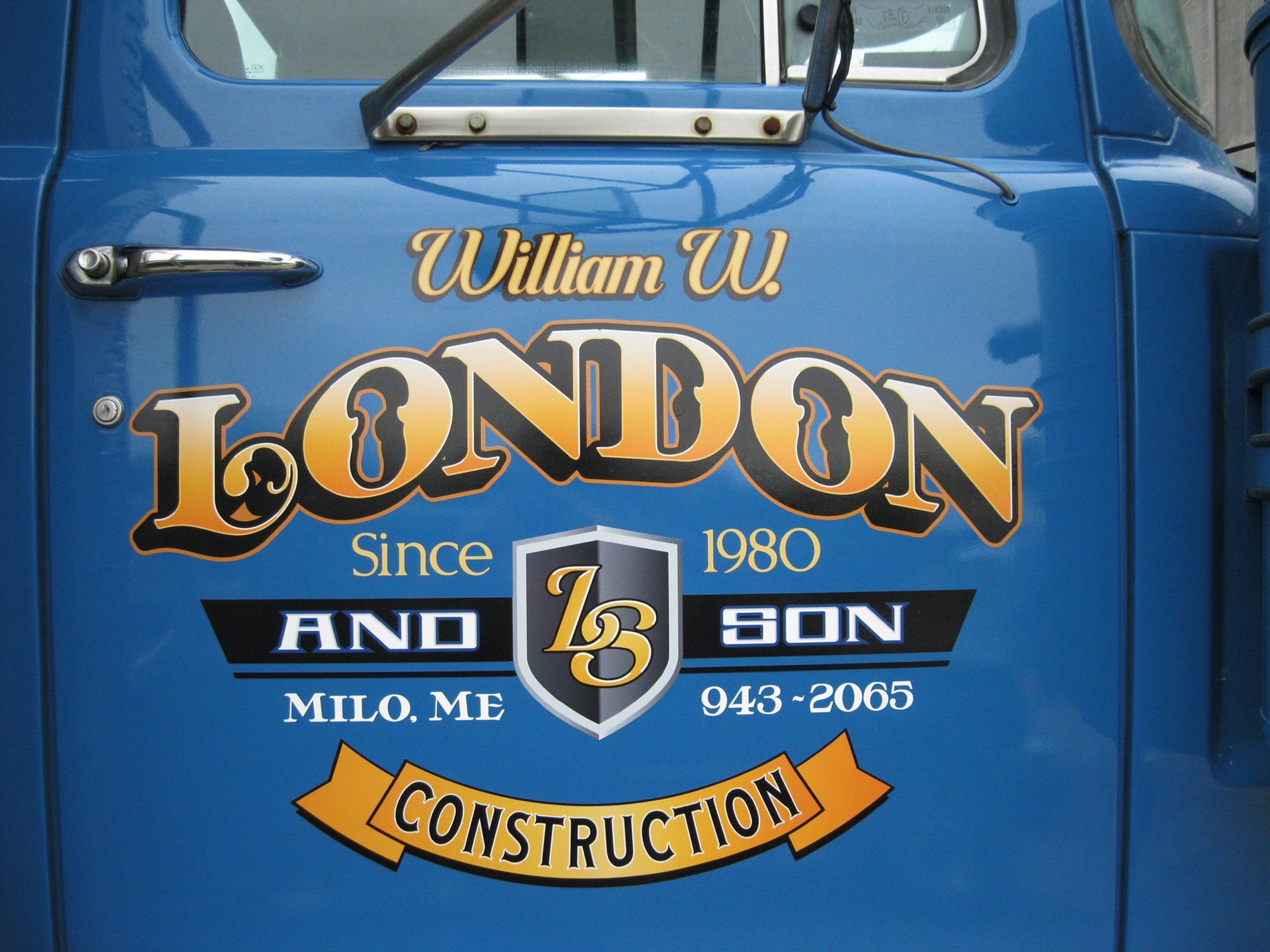 Vehicle Graphics - Graphix Signs & Designs
